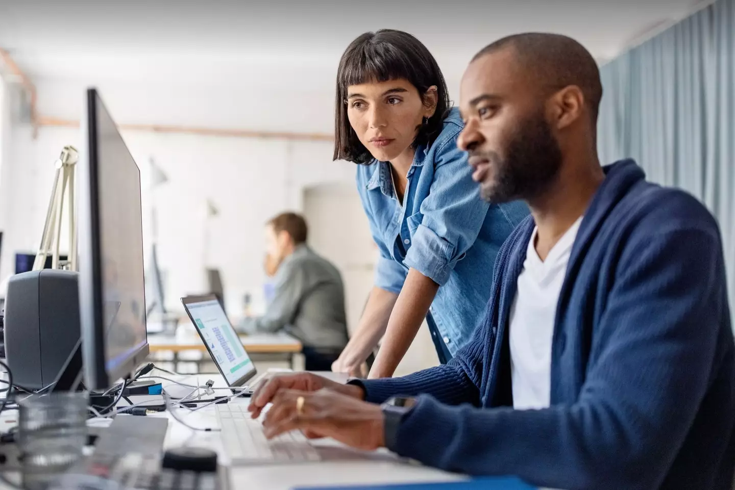 How Busy Bragging Became A Toxic Trait In Todays Workplace